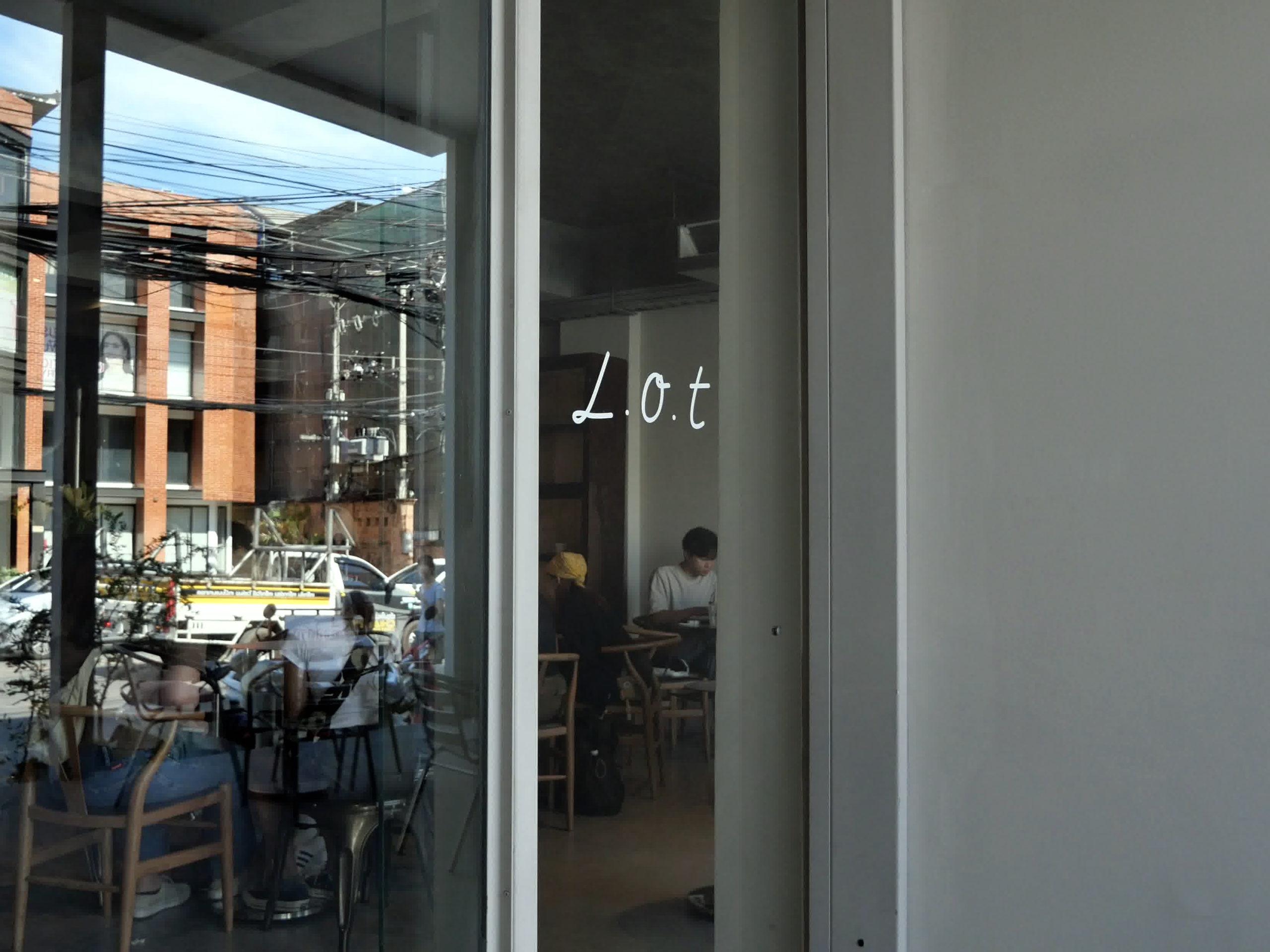 L.O.T – คาเฟ่เพิ่งเปิดจากข้างล่างที่ใส่ใจรสชาติและคนข้างบน – KiNdconnext