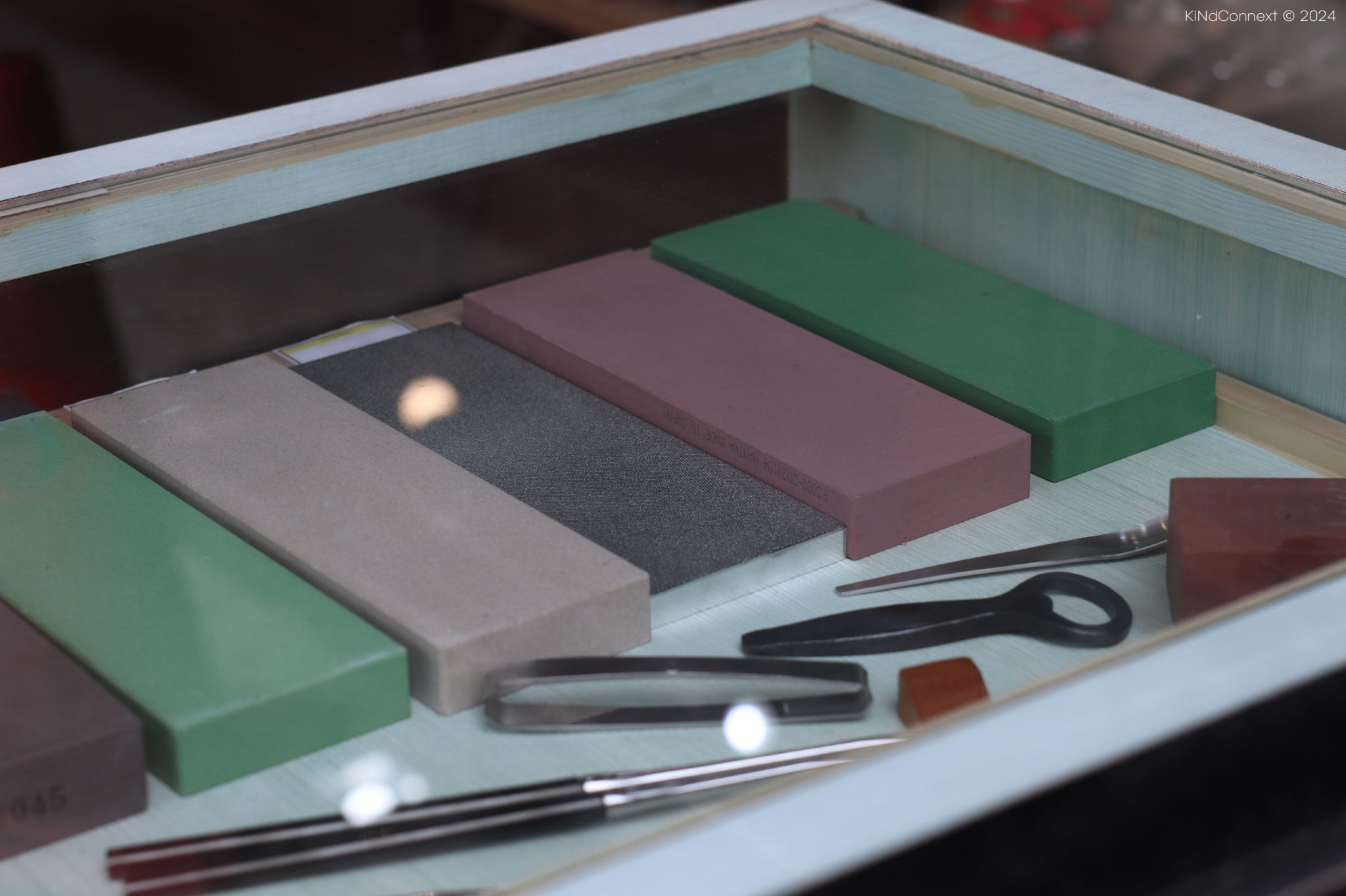 เปิดโปงอาชีพลับ! ที่ไม่ลับลมคมในชวนคุยกับคนลับมีดแห่ง ‘CUTBOY’ – KiNdconnext